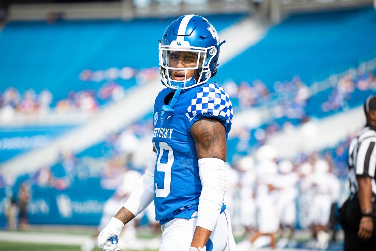 Kentucky Receiver Lewis Following in Hall-of-Fame Father’s Footsteps